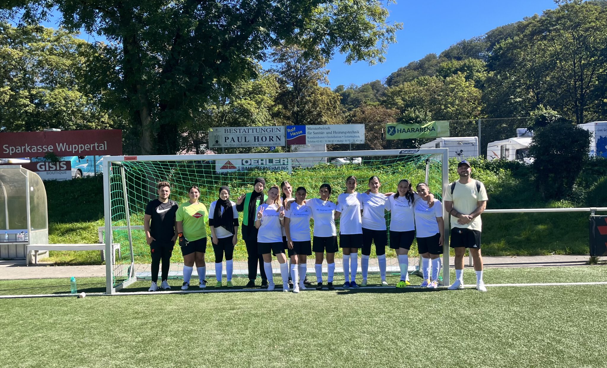 Unsere Mädchenmannschaft bei der Stadtmeisterschaft im Fußball – Städt ...